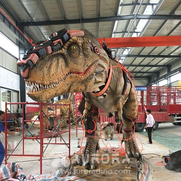 Animatronic Tyrannosaurus Rex Squirtting Water