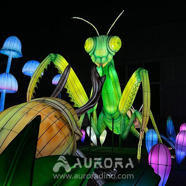 Lifelike Mantis Insect Lantern