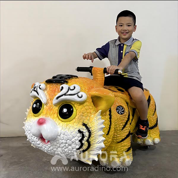 Cartoon Giraffe Tiger Panda Zebra Rides Car